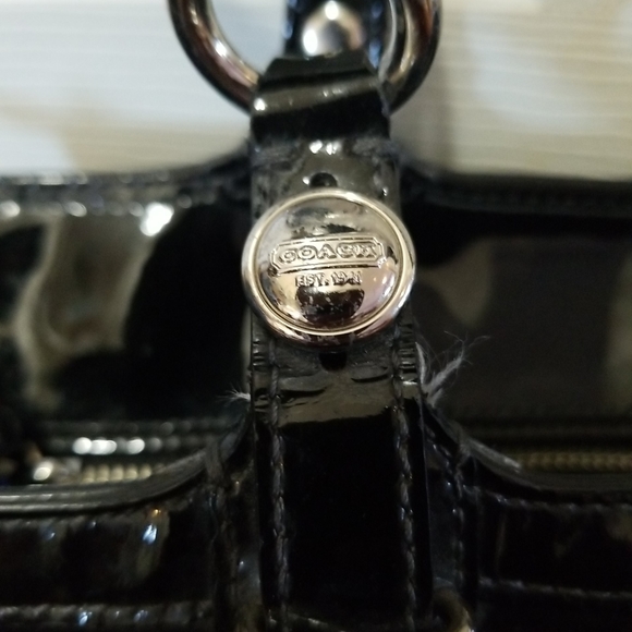 Coach | Bags | Coach Solild Black Patent Leather Embossed Signature Shoulder Bag Style F6564 ...